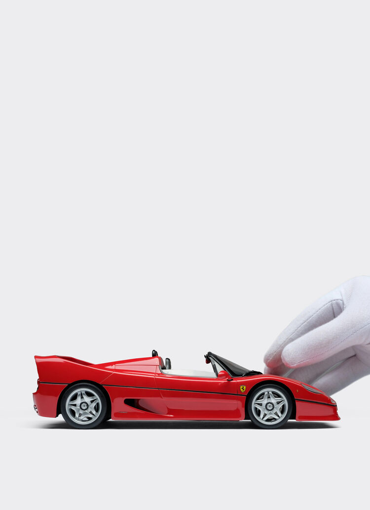 Ferrari F50 model in 1:18 scale in Red | Ferrari®