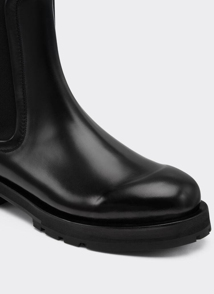 Chelsea ankle boot in matte leather in Black for Men | Ferrari®
